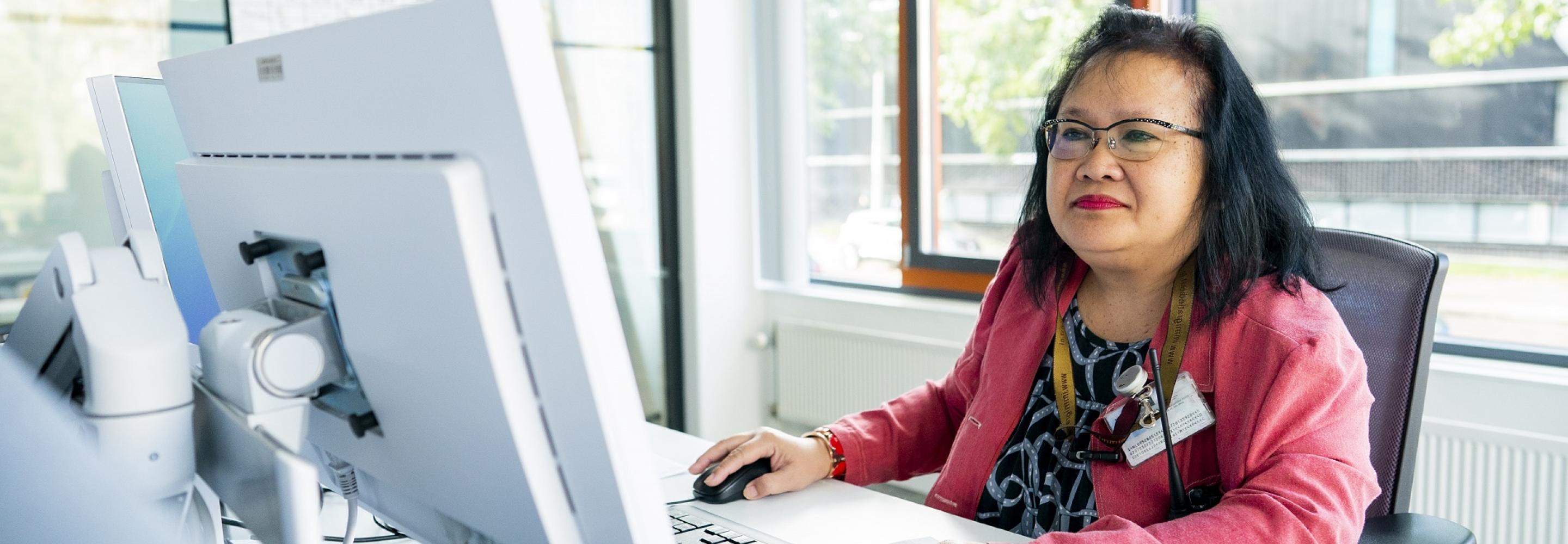 Service & contact | IND